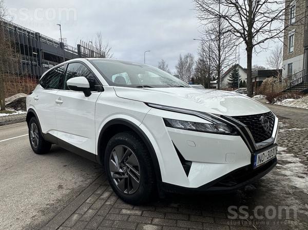 White Nissan Qashqai 2023 in Riga, with an engine capacity of 1.30 L and mileage of 56 thousand km for 20500 €, photo 3 on AUTOMOTO.COM.LV