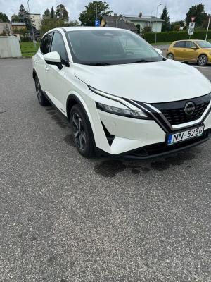 White Nissan Qashqai 2023 in Riga, with an engine capacity of 1.50 L and mileage of 100 thousand km for 22900 €, photo  on AUTOMOTO.COM.LV