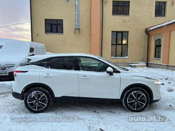 White Nissan Qashqai 2024 in Tallinn, with an engine capacity of 1.30 L and mileage of 55 thousand km for 25900 €, photo 6 on AUTOMOTO.COM.LV