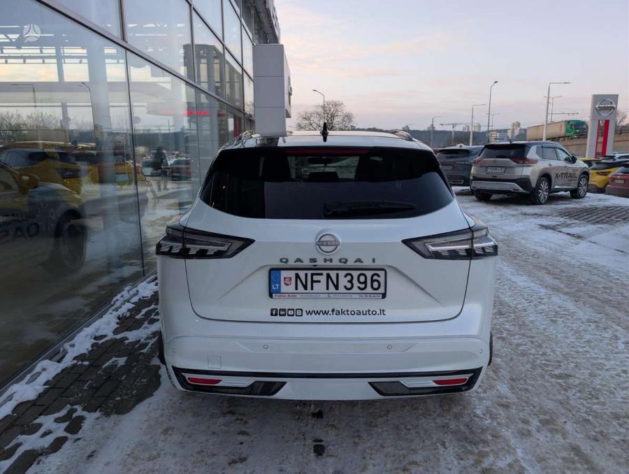 White Nissan Qashqai 2024 in Vilnius, with an engine capacity of 1.33 L and mileage of 18 thousand km for 29900 €, photo 4 on AUTOMOTO.COM.LV