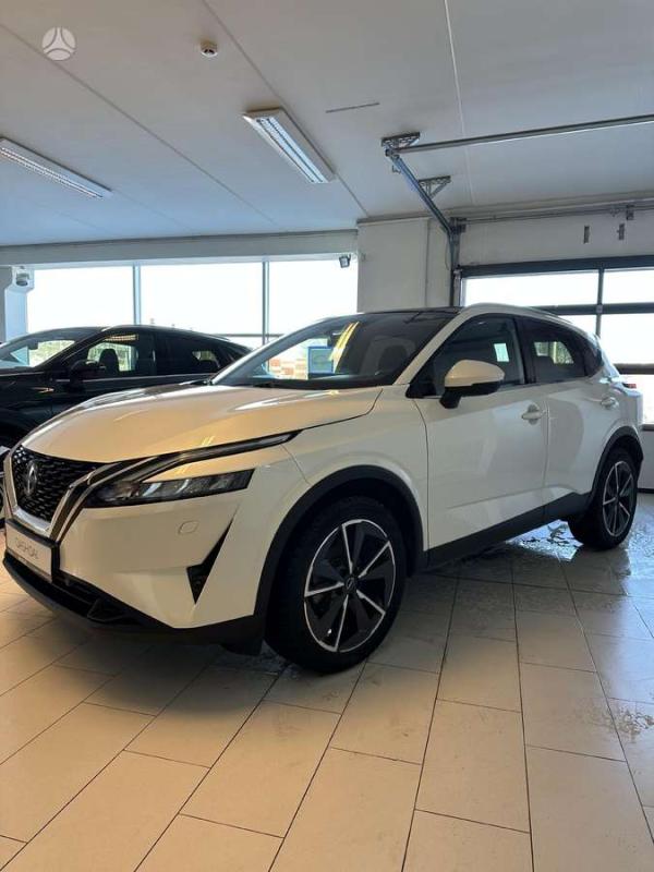 Balts Nissan Qashqai 2024 Šauļi, ar dzinēja tilpumu 1.33 L un nobraukumu 38 tūkst. km par 24500 €, foto 1 vietnē AUTOMOTO.COM.LV
