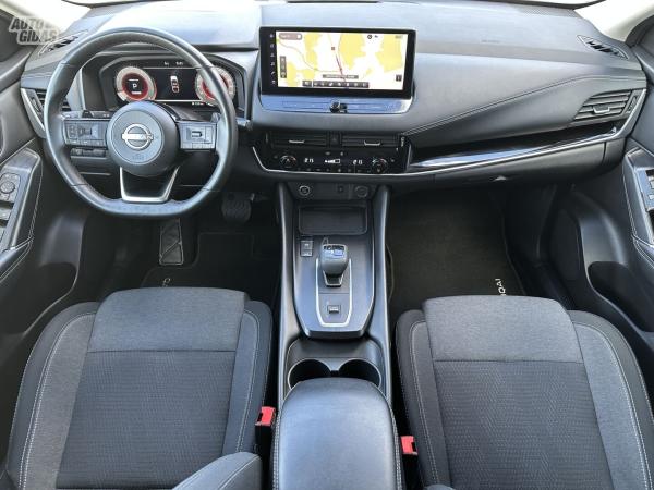 White Nissan Qashqai 2024 in Avizieniai, with an engine capacity of 1.30 L and mileage of 71 thousand km for 23500 €, photo 3 on AUTOMOTO.COM.LV