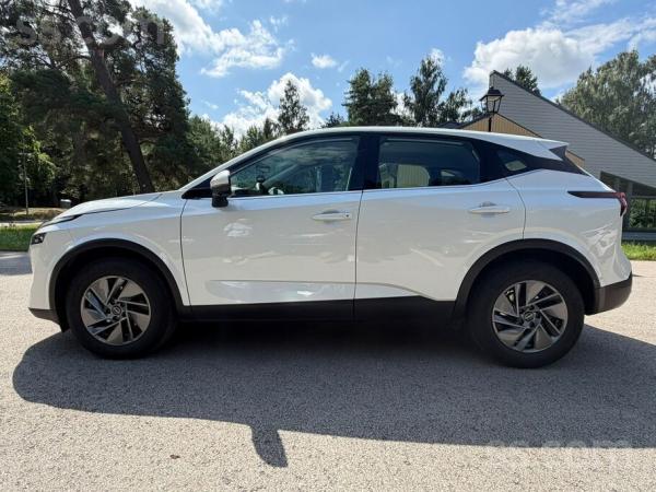 White Nissan Qashqai 2024 in Riga, with an engine capacity of 1.30 L and mileage of 40 thousand km for 24400 €, photo 2 on AUTOMOTO.COM.LV