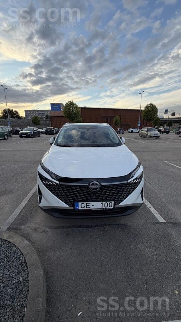White Nissan Qashqai 2024 in Riga, with an engine capacity of 1.30 L and mileage of 31 thousand km for 24980 €, photo 3 on AUTOMOTO.COM.LV