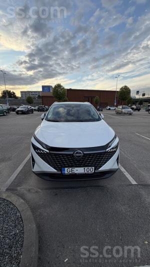 White Nissan Qashqai 2024 in Riga, with an engine capacity of 1.30 L and mileage of 31 thousand km for 24980 €, photo 4 on AUTOMOTO.COM.LV