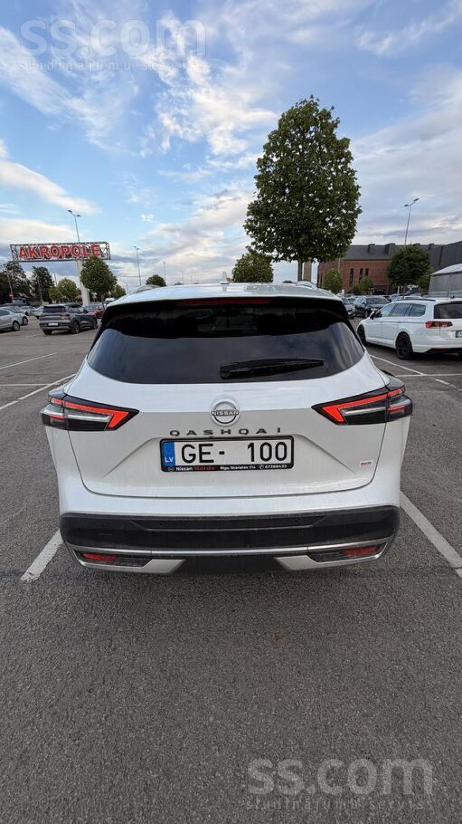 White Nissan Qashqai 2024 in Riga, with an engine capacity of 1.30 L and mileage of 31 thousand km for 24980 €, photo 5 on AUTOMOTO.COM.LV