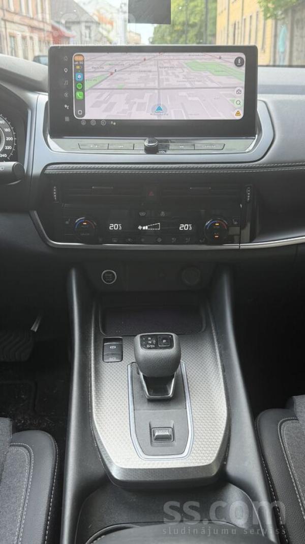 White Nissan Qashqai 2024 in Riga, with an engine capacity of 1.30 L and mileage of 31 thousand km for 24980 €, photo 5 on AUTOMOTO.COM.LV