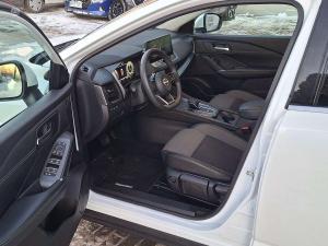 White Nissan Qashqai 2025 in Vilnius, with an engine capacity of 1.33 L and mileage of 31 thousand km for 25950 €, photo 3 on AUTOMOTO.COM.LV