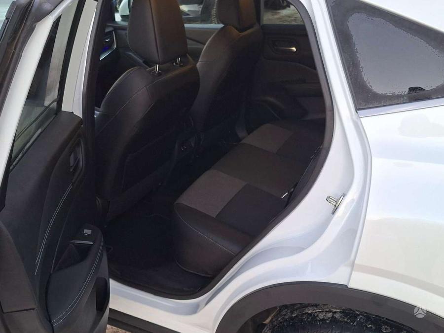 White Nissan Qashqai 2025 in Vilnius, with an engine capacity of 1.33 L and mileage of 31 thousand km for 25950 €, photo 4 on AUTOMOTO.COM.LV