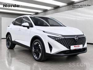 White Nissan Qashqai 2025 in Riga, with an engine capacity of 1.30 L and mileage of 25 thousand km for 27890 €, photo 3 on AUTOMOTO.COM.LV