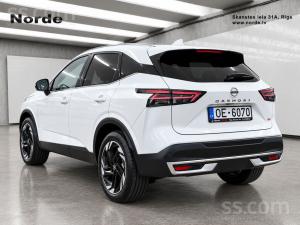White Nissan Qashqai 2025 in Riga, with an engine capacity of 1.30 L and mileage of 25 thousand km for 27890 €, photo 4 on AUTOMOTO.COM.LV