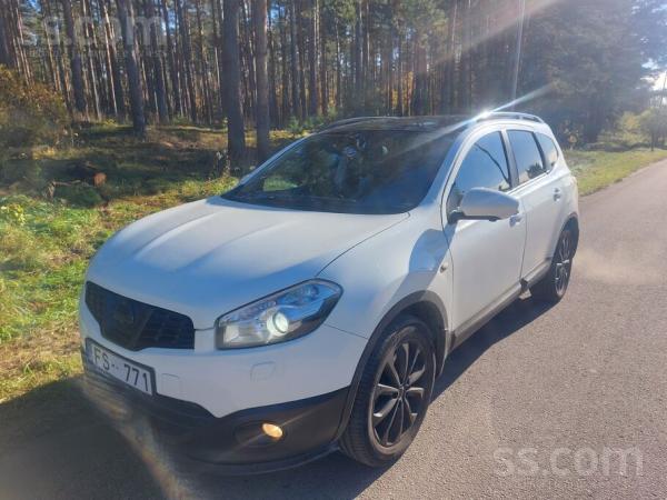 White Nissan Qashqai 2012 in Riga, with an engine capacity of 1.60 L and mileage of 290 thousand km for 4500 €, photo 1 on AUTOMOTO.COM.LV