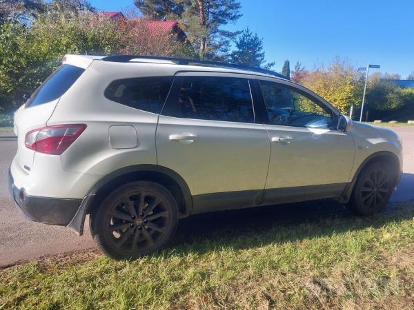 White Nissan Qashqai 2012 in Riga, with an engine capacity of 1.60 L and mileage of 290 thousand km for 4500 €, photo 6 on AUTOMOTO.COM.LV