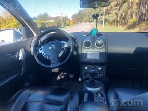 White Nissan Qashqai 2012 in Riga, with an engine capacity of 1.60 L and mileage of 290 thousand km for 4100 €, photo 4 on AUTOMOTO.COM.LV