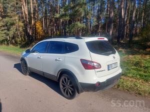 White Nissan Qashqai 2012 in Riga, with an engine capacity of 1.60 L and mileage of 290 thousand km for 4100 €, photo 8 on AUTOMOTO.COM.LV