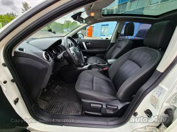 White Nissan Qashqai 2012 in Haapsalu, with an engine capacity of 1.60 L and mileage of 177 thousand km for 5200 €, photo 8 on AUTOMOTO.COM.LV