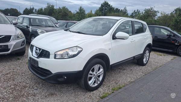 White Nissan Qashqai 2012 in Kaunas, with an engine capacity of 1.50 L and mileage of 237 thousand km for 5250 €, photo 4 on AUTOMOTO.COM.LV