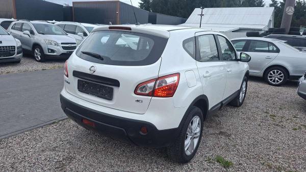 White Nissan Qashqai 2012 in Kaunas, with an engine capacity of 1.50 L and mileage of 237 thousand km for 5250 €, photo 9 on AUTOMOTO.COM.LV