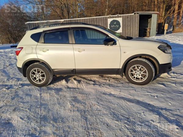 Balts Nissan Qashqai 2013 Rīga, ar dzinēja tilpumu 1.60 L un nobraukumu 284 tūkst. km par 4500 €, foto 3 vietnē AUTOMOTO.COM.LV