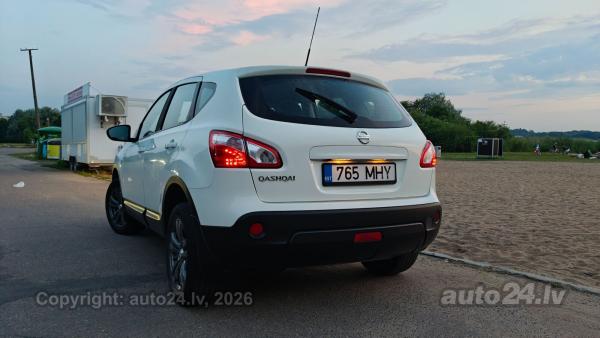 Balts Nissan Qashqai 2013 Tallina, ar dzinēja tilpumu 1.60 L un nobraukumu 182 tūkst. km par 6250 €, foto 4 vietnē AUTOMOTO.COM.LV