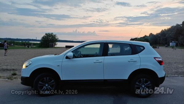 Balts Nissan Qashqai 2013 Tallina, ar dzinēja tilpumu 1.60 L un nobraukumu 182 tūkst. km par 6250 €, foto 5 vietnē AUTOMOTO.COM.LV