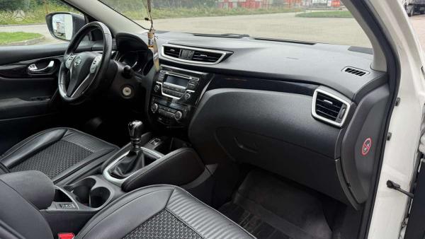 White Nissan Qashqai 2014 in Radviliskis, with an engine capacity of 1.46 L and mileage of 258 thousand km for 6900 €, photo 10 on AUTOMOTO.COM.LV