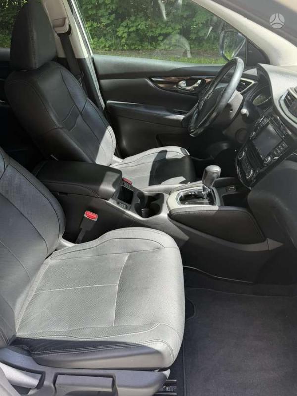 White Nissan Qashqai 2014 in Kaunas, with an engine capacity of 1.60 L and mileage of 269 thousand km for 6100 €, photo 6 on AUTOMOTO.COM.LV