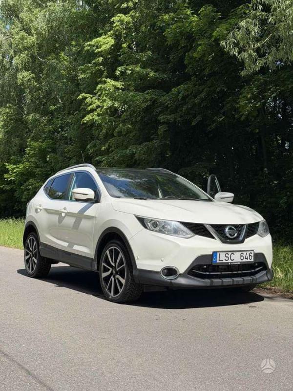 White Nissan Qashqai 2014 in Kaunas, with an engine capacity of 1.60 L and mileage of 269 thousand km for 6100 €, photo 9 on AUTOMOTO.COM.LV