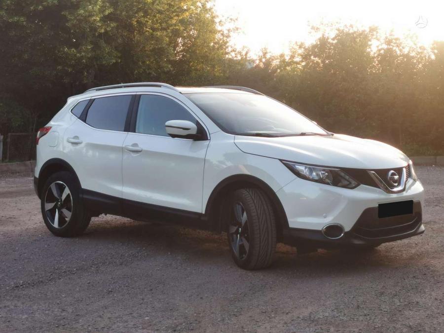 White Nissan Qashqai 2015 in Siauliai, with an engine capacity of 1.20 L and mileage of 109 thousand km for 9600 €, photo 3 on AUTOMOTO.COM.LV