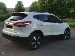 White Nissan Qashqai 2015 in Siauliai, with an engine capacity of 1.20 L and mileage of 109 thousand km for 9600 €, photo 5 on AUTOMOTO.COM.LV