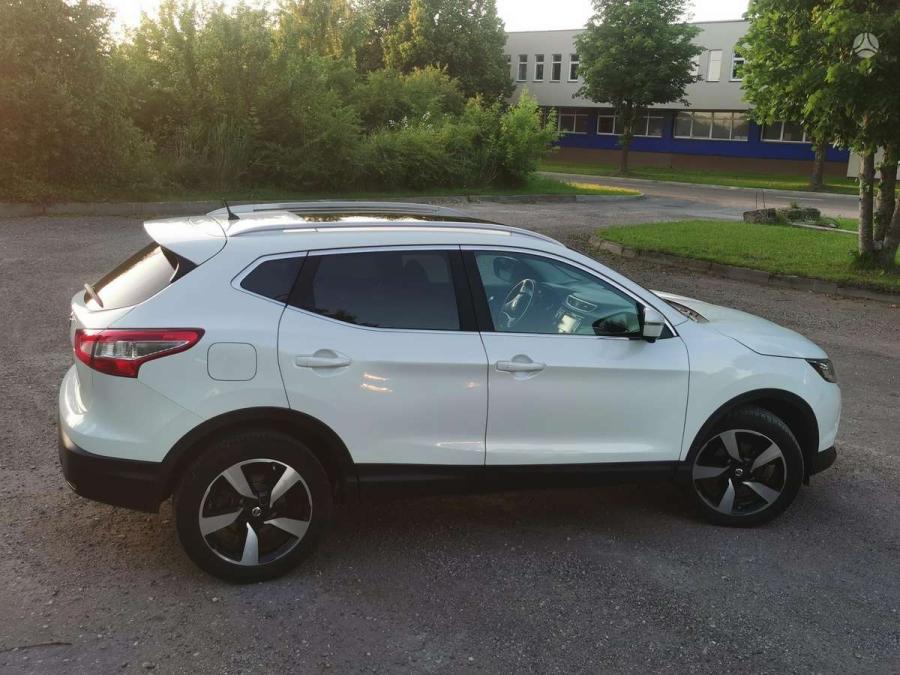 White Nissan Qashqai 2015 in Siauliai, with an engine capacity of 1.20 L and mileage of 109 thousand km for 9600 €, photo 10 on AUTOMOTO.COM.LV