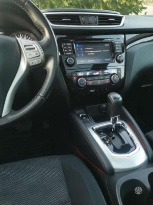 White Nissan Qashqai 2015 in Siauliai, with an engine capacity of 1.20 L and mileage of 109 thousand km for 9600 €, photo 13 on AUTOMOTO.COM.LV