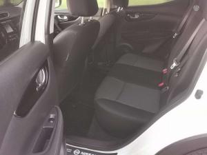 White Nissan Qashqai 2015 in Siauliai, with an engine capacity of 1.20 L and mileage of 109 thousand km for 9600 €, photo 17 on AUTOMOTO.COM.LV