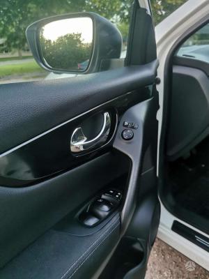 White Nissan Qashqai 2015 in Siauliai, with an engine capacity of 1.20 L and mileage of 109 thousand km for 9600 €, photo 19 on AUTOMOTO.COM.LV