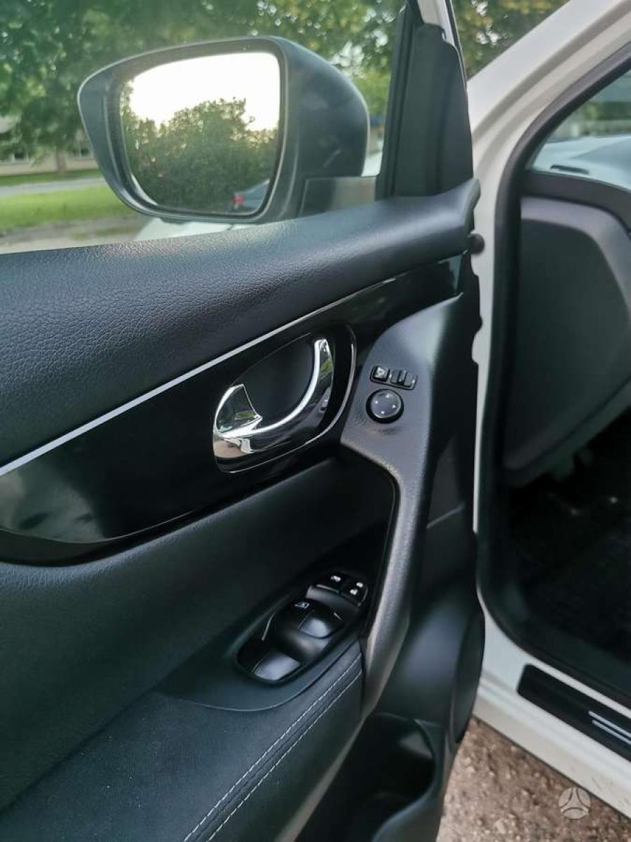 White Nissan Qashqai 2015 in Siauliai, with an engine capacity of 1.20 L and mileage of 109 thousand km for 9600 €, photo 19 on AUTOMOTO.COM.LV