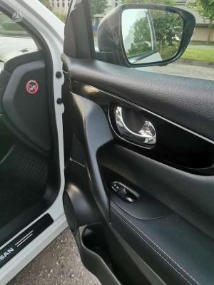 White Nissan Qashqai 2015 in Siauliai, with an engine capacity of 1.20 L and mileage of 109 thousand km for 9600 €, photo 20 on AUTOMOTO.COM.LV