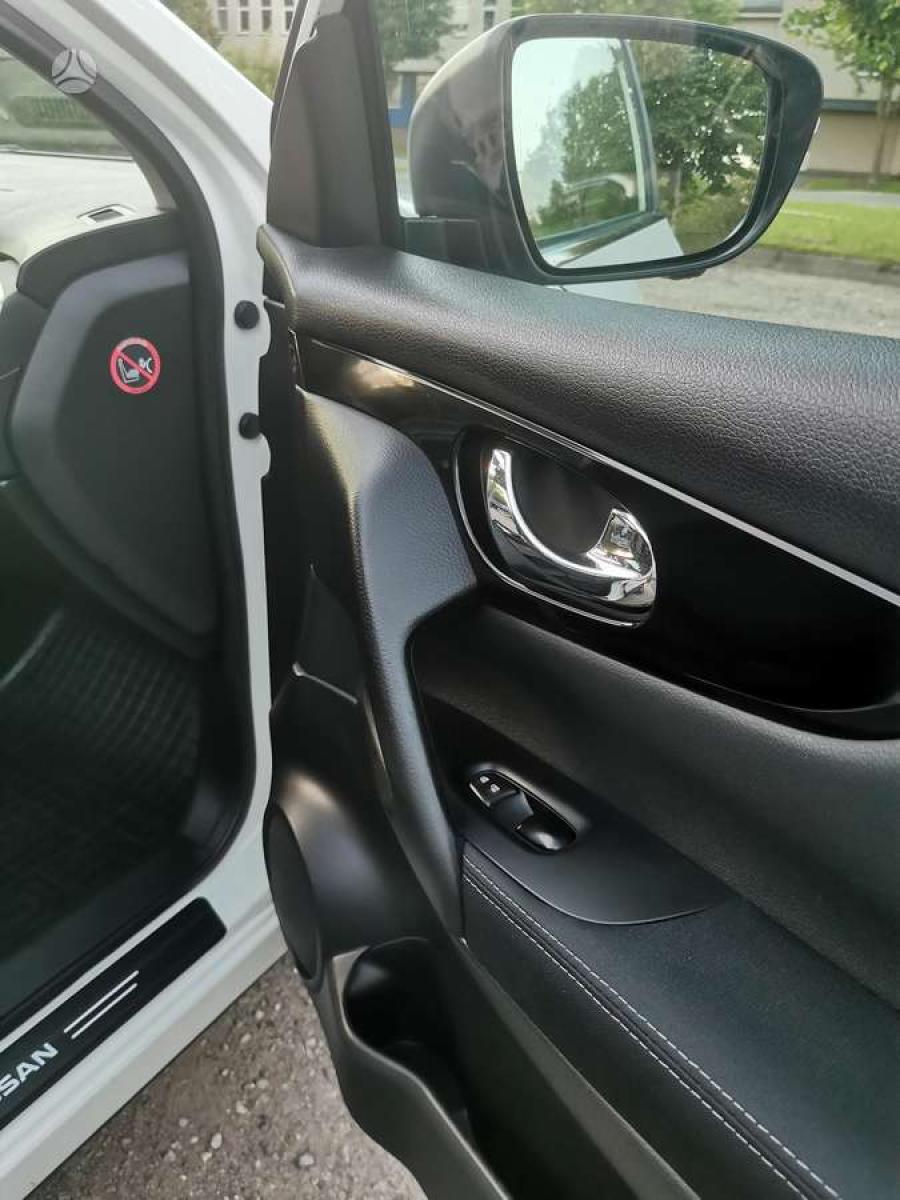 White Nissan Qashqai 2015 in Siauliai, with an engine capacity of 1.20 L and mileage of 109 thousand km for 9600 €, photo 20 on AUTOMOTO.COM.LV
