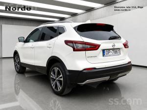 White Nissan Qashqai 2019 in Riga, with an engine capacity of 1.30 L and mileage of 66 thousand km for 16890 €, photo 3 on AUTOMOTO.COM.LV