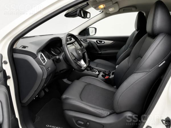 White Nissan Qashqai 2019 in Riga, with an engine capacity of 1.30 L and mileage of 66 thousand km for 16890 €, photo 6 on AUTOMOTO.COM.LV