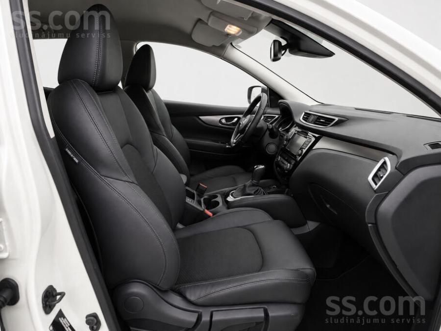 White Nissan Qashqai 2019 in Riga, with an engine capacity of 1.30 L and mileage of 66 thousand km for 16890 €, photo 8 on AUTOMOTO.COM.LV