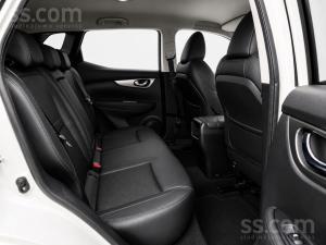 White Nissan Qashqai 2019 in Riga, with an engine capacity of 1.30 L and mileage of 66 thousand km for 16890 €, photo 9 on AUTOMOTO.COM.LV
