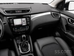 White Nissan Qashqai 2019 in Riga, with an engine capacity of 1.30 L and mileage of 66 thousand km for 16890 €, photo 10 on AUTOMOTO.COM.LV