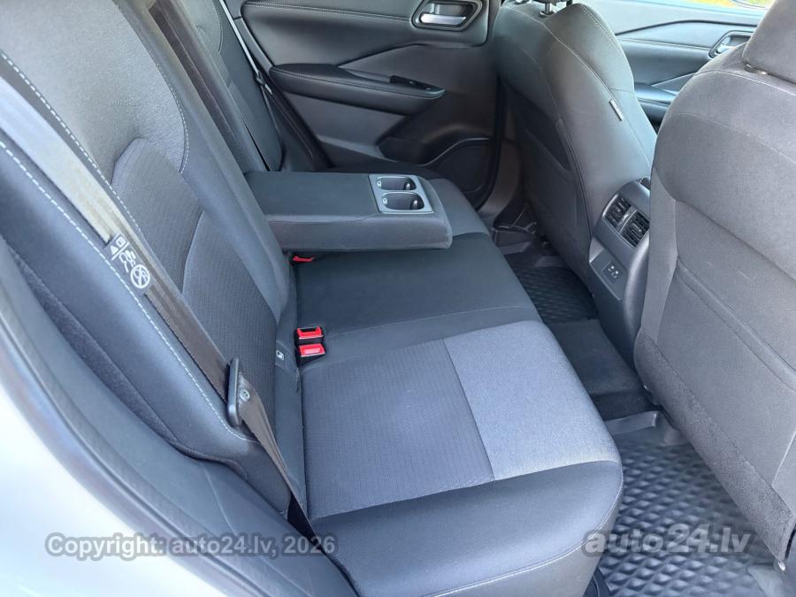 White Nissan Qashqai 2021 in Rakvere, with an engine capacity of 1.30 L and mileage of 122 thousand km for 18990 €, photo 4 on AUTOMOTO.COM.LV