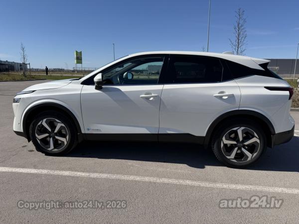 White Nissan Qashqai 2023 in Tallinn, with an engine capacity of 1.50 L and mileage of 44 thousand km for 26900 €, photo 1 on AUTOMOTO.COM.LV