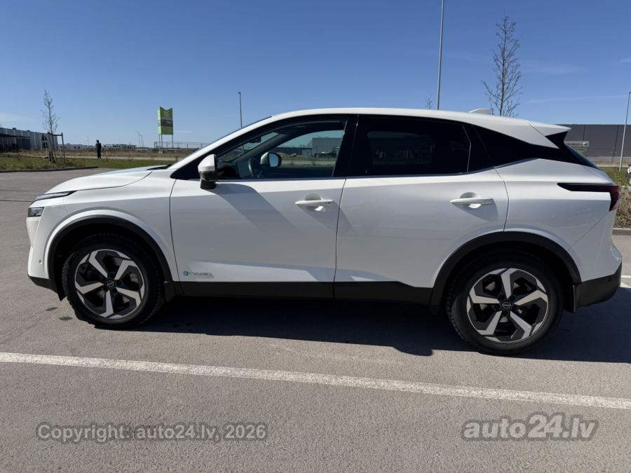White Nissan Qashqai 2023 in Tallinn, with an engine capacity of 1.50 L and mileage of 44 thousand km for 26900 €, photo 1 on AUTOMOTO.COM.LV