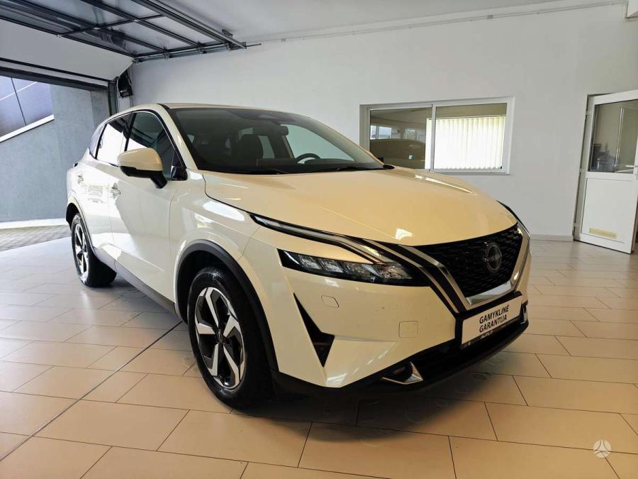 White Nissan Qashqai 2024 in Siauliai, with an engine capacity of 1.33 L and mileage of 15 thousand km for 24600 €, photo 1 on AUTOMOTO.COM.LV
