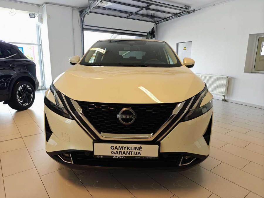 White Nissan Qashqai 2024 in Siauliai, with an engine capacity of 1.33 L and mileage of 15 thousand km for 24600 €, photo 3 on AUTOMOTO.COM.LV