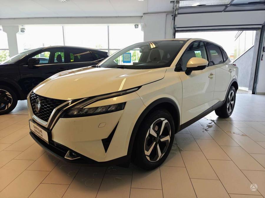 White Nissan Qashqai 2024 in Siauliai, with an engine capacity of 1.33 L and mileage of 15 thousand km for 24600 €, photo 4 on AUTOMOTO.COM.LV