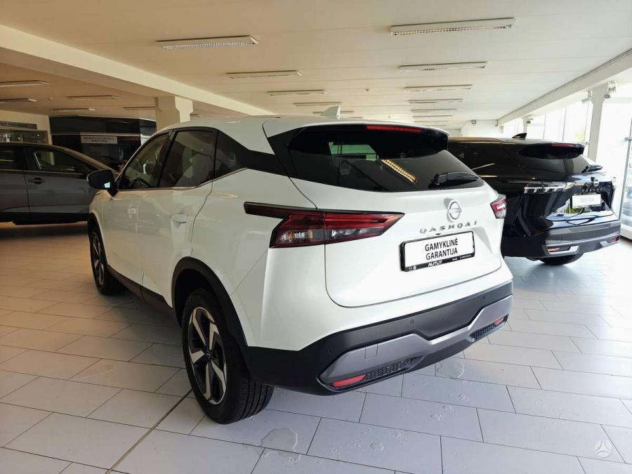 White Nissan Qashqai 2024 in Siauliai, with an engine capacity of 1.33 L and mileage of 15 thousand km for 24600 €, photo 5 on AUTOMOTO.COM.LV