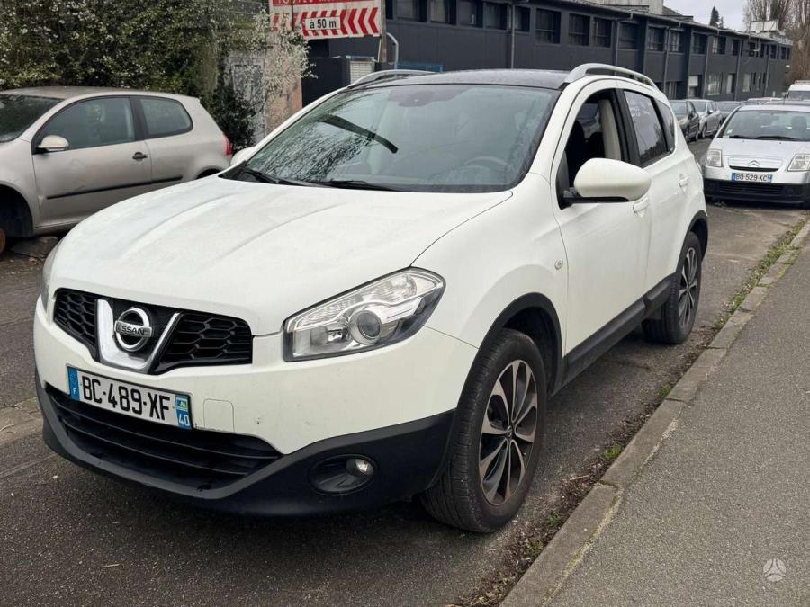 Balts Nissan Qashqai 2010 Tauragė, ar dzinēja tilpumu 1.60 L un nobraukumu 220 tūkst. km par 4900 €, foto 1 vietnē AUTOMOTO.COM.LV